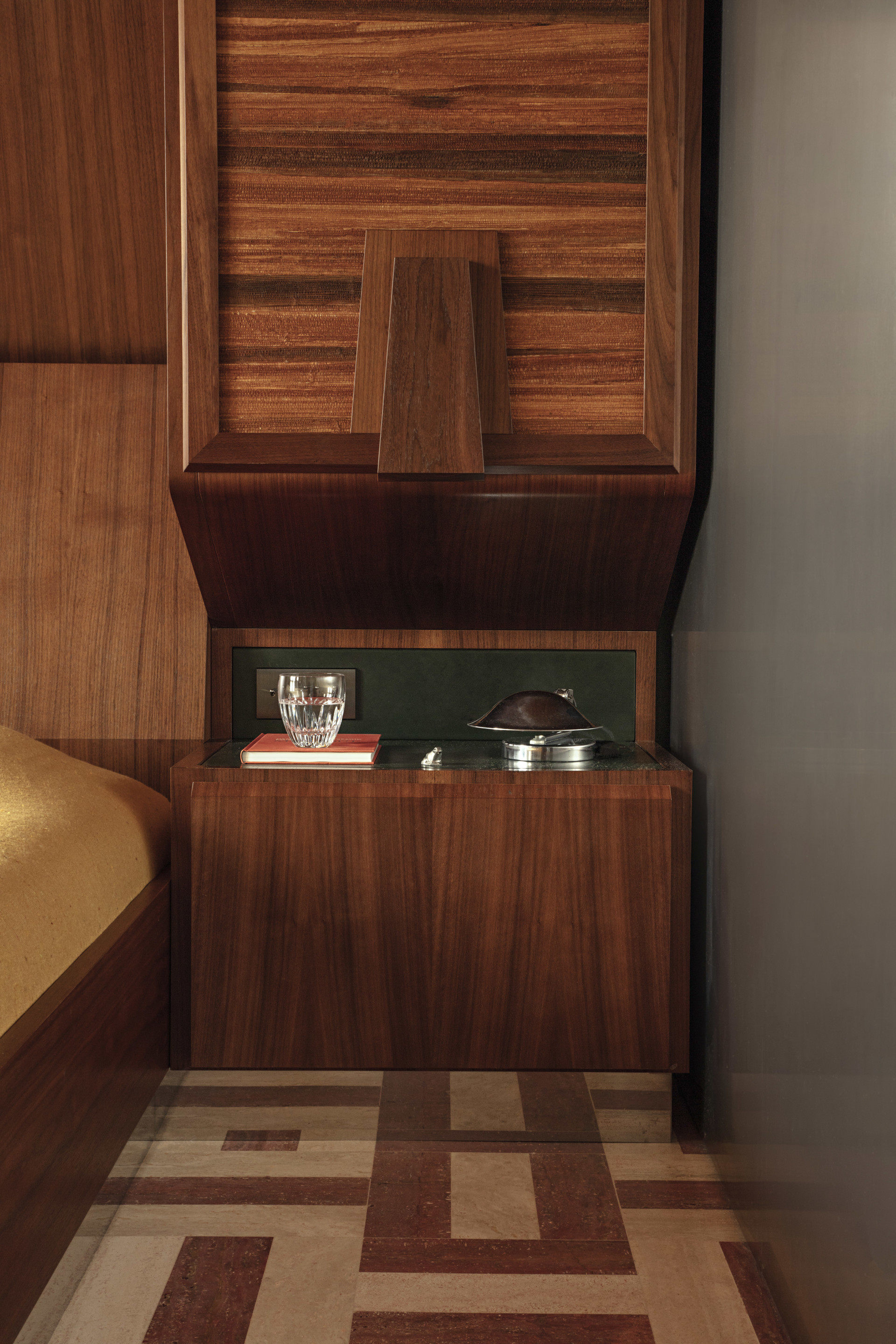 Hugo Toro — APPARTEMENT BUTTES CHAUMONT / PARIS - Hugo Toro