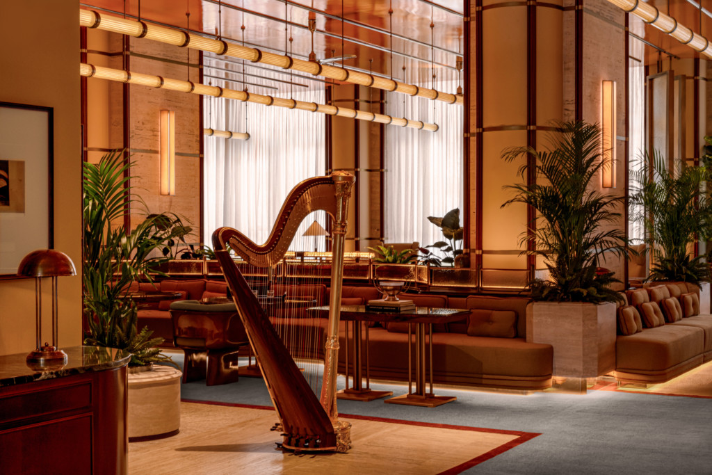 Hugo Toro — GARE OSTIENSE / ROME - Hugo Toro